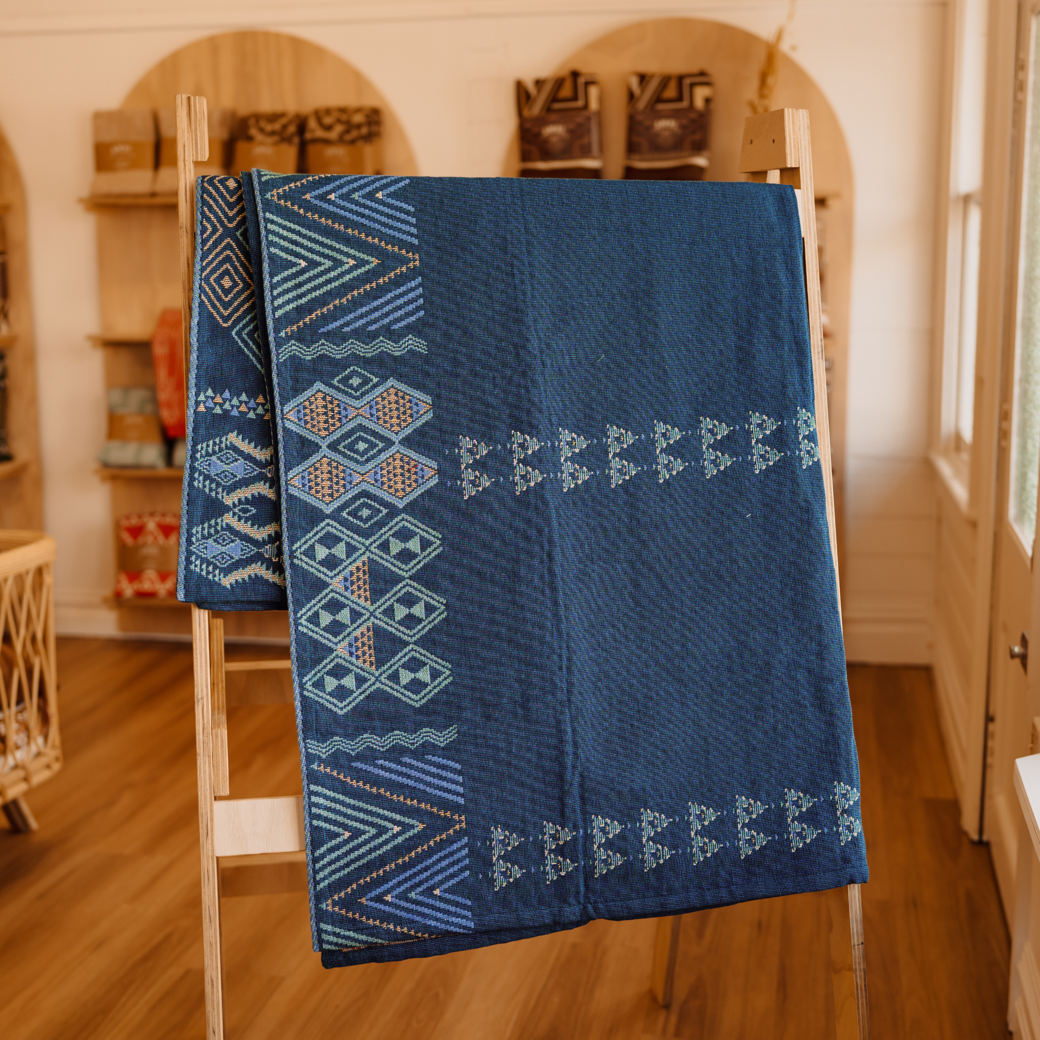 MAHANA THROWS – Awhi Company