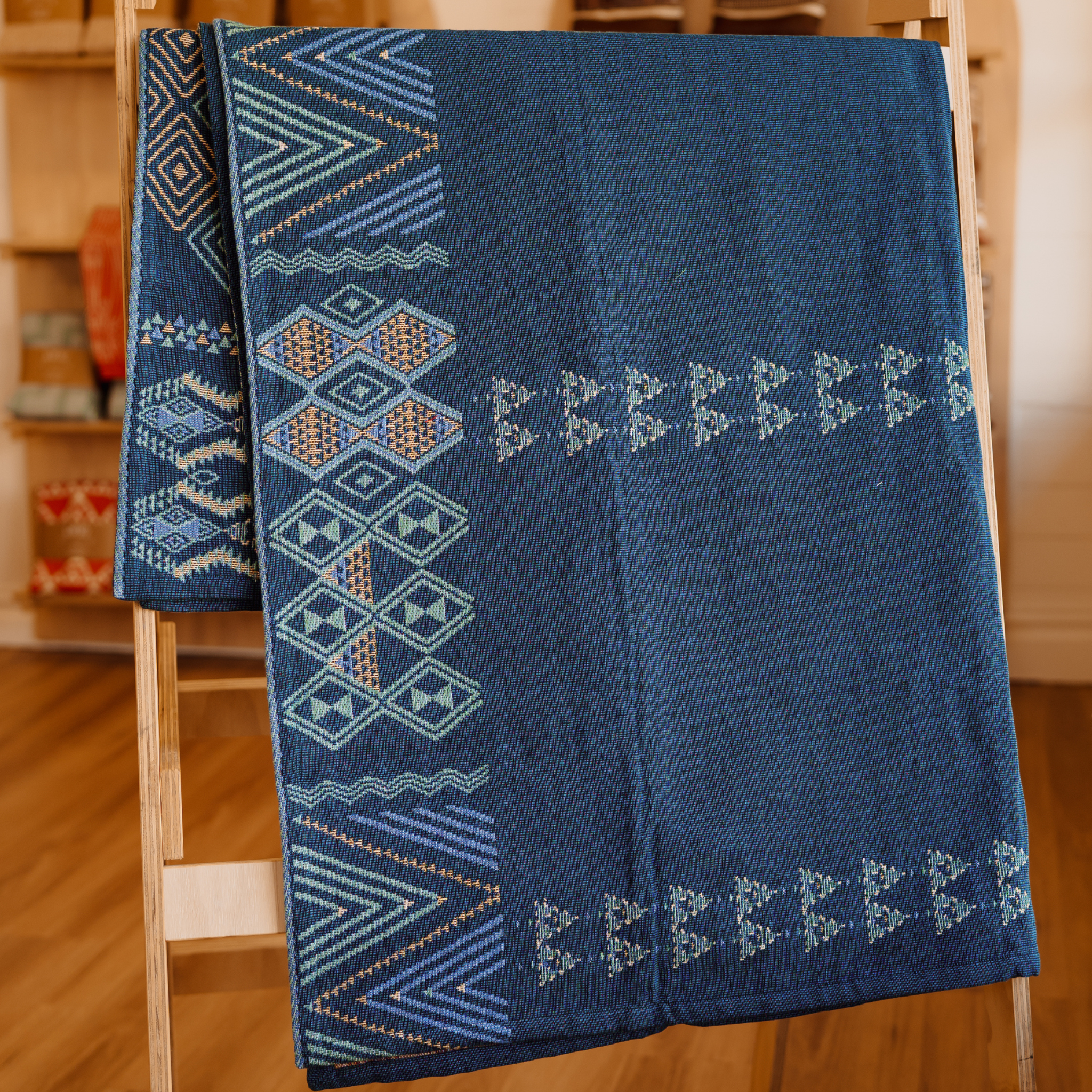 MAHANA THROWS – Awhi Company